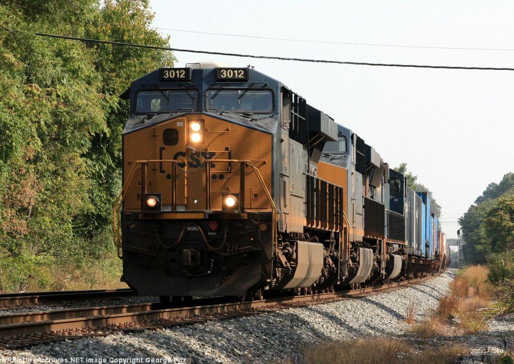 CSX 3012 and train Q033